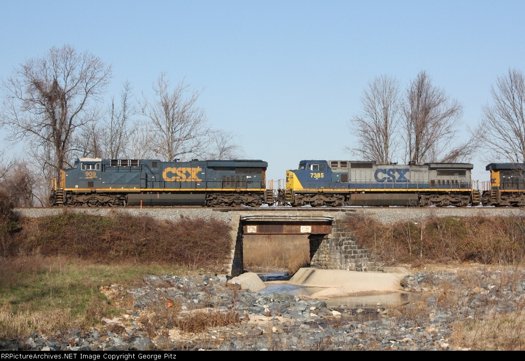 CSX 909 and 7385 cross White Marsh Run